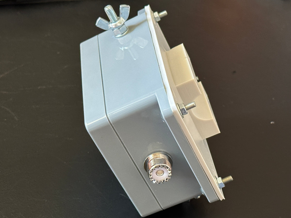 END FED (49:1) Antenna Box per Power Pole 2kW - EF243491 ...